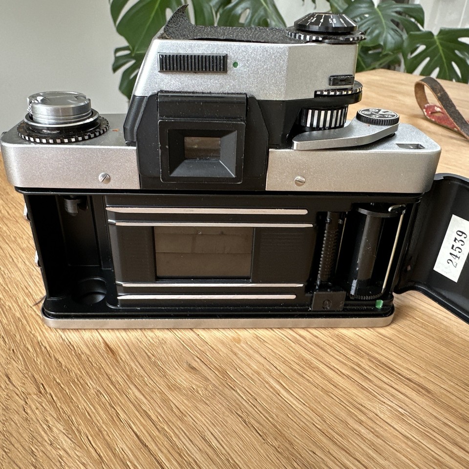 Exakta RTL 1000 35mm Vintage Camera, TTL Penta Prism, Carl Zeiss 50mm ...