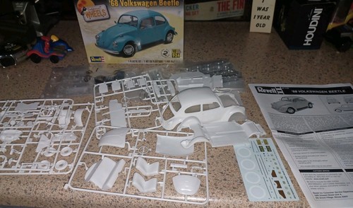 NEW Revell 1968 Volkswagen VW Beetle - California Wheels 1/24 Model Car ...
