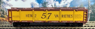 HO SCALE ATHEARN 40' HEINZ PICKLE CAR #73 KADEE COUPLERS FAIR CONDITION ...