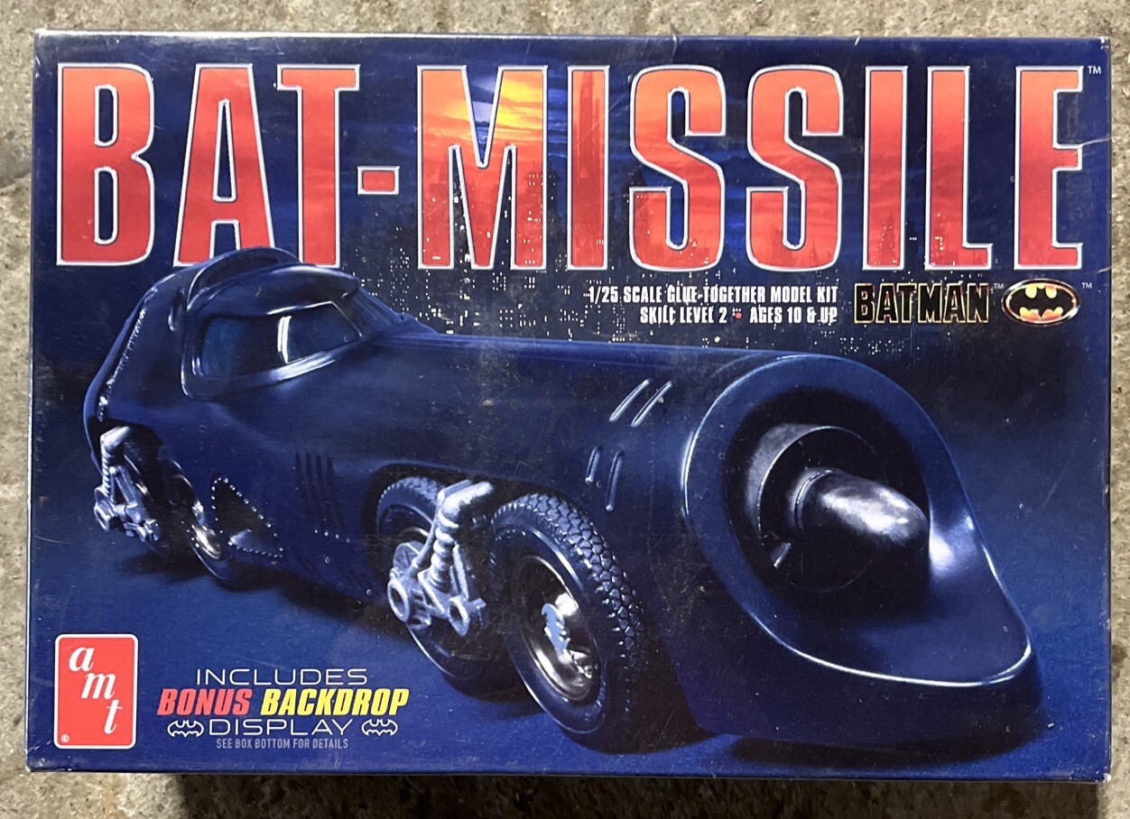 AMT Bat-Missile w/Gotham City Backdrop Model Kit #952 - 1:25 - Factory ...