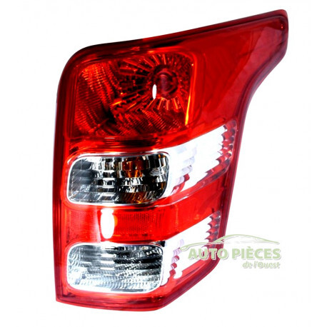 FEU ARRIERE DROIT MITSUBISHI L200 DES 2015 8330A944 Non applicable ...