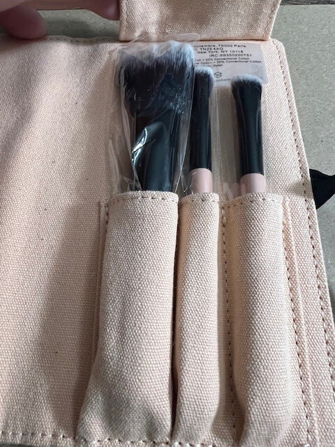 GUCCI BEAUTY 3 Brush Set Travel Makeup Pouch Bag VIP Gucci Beauty New ...