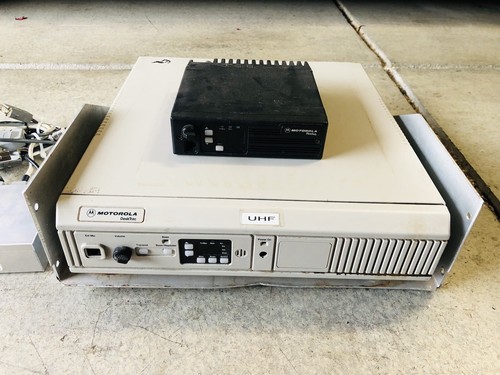 Motorola Desktrac Uhf Repeater Analog Crytal Freq W/ Motorola Radius ...