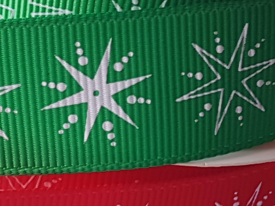 1M CHRISTMAS SNOWFLAKE/STAR Red or Green Ribbon 22mm Grosgrain Trimming ...