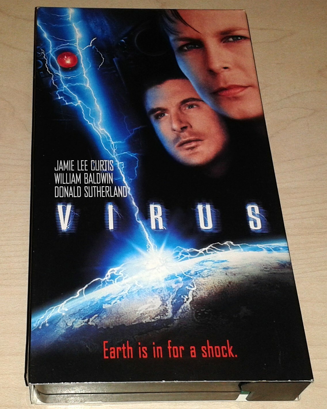 Virus VHS Video Jamie Lee Curtis William Baldwin Donald Sutherland ...