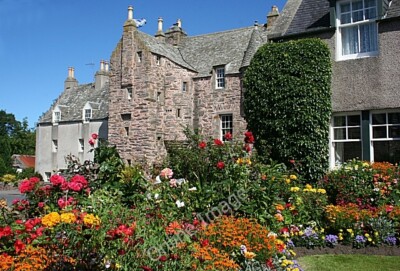 Photo 6x4 Fordyce Castle A splendid display of flowers in a private ...