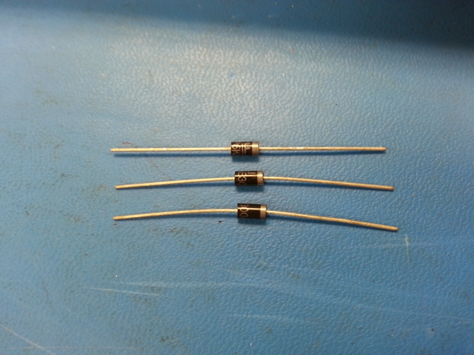 (250 PCS) P6KE300A-B ESD Suppressors / TVS Diodes 600W 300A Uni ...