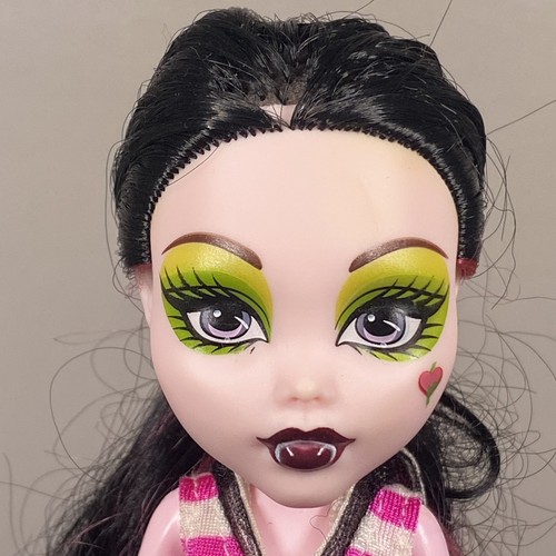 Mattel Monster High Snow Bite Scarily Ever After Draculaura Doll 2008 ...