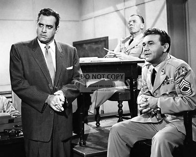 RAYMOND BURR IN THE TV PROGRAM "PERRY MASON" - 8X10 PUBLICITY PHOTO ...