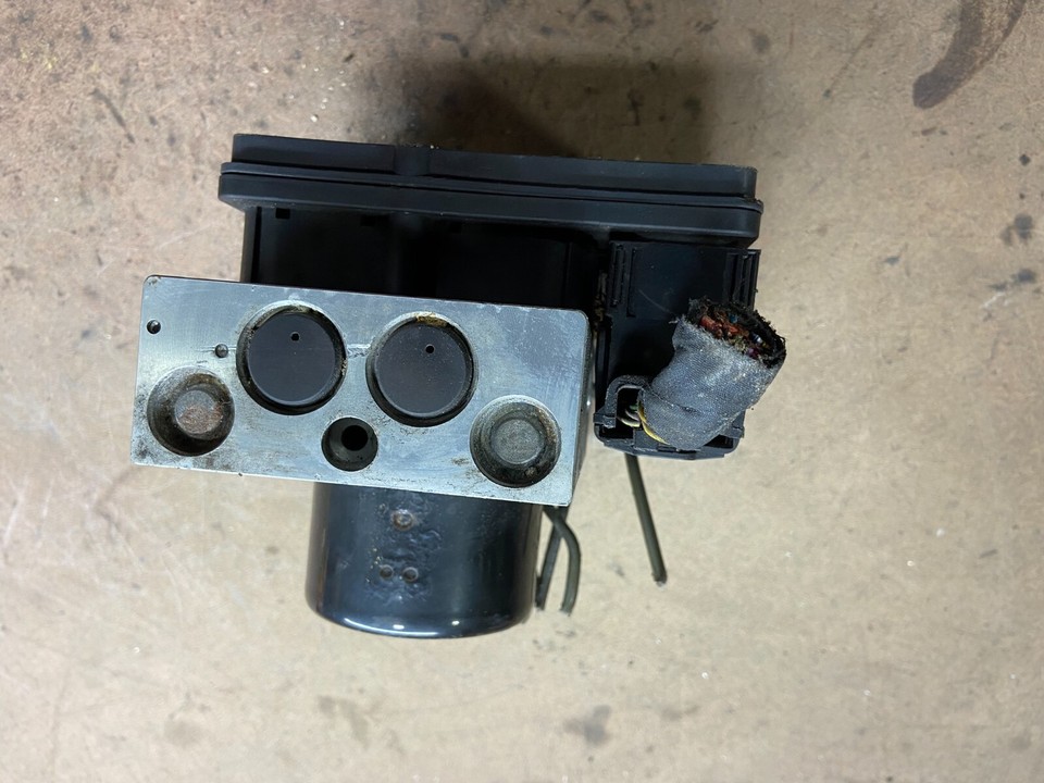 2002 to 2005 Mercedes C230 C240 C-Class ABS Pump Module a0325459132 ...