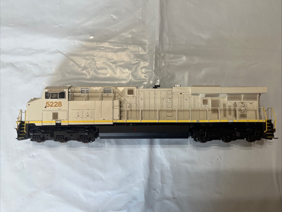 Athearn Genesis ES44DC CSX Primer #5228 DCC with Tsunami 2 Sound ...