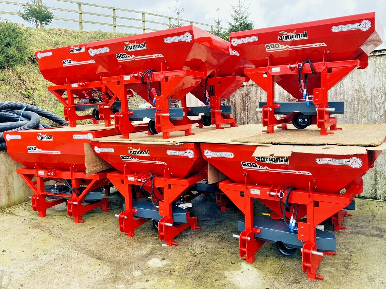 NEW AGRIONAL FERTILISER SPREADER / SPINNER , amazone, Vicon , kuhn ...