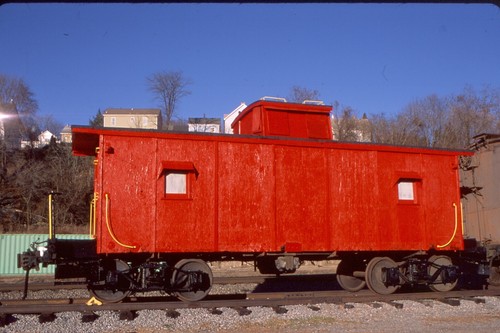 freight car-CNJ-Jersey Central caboose # 91197 @ Phillipsburg NJ. Fuji ...