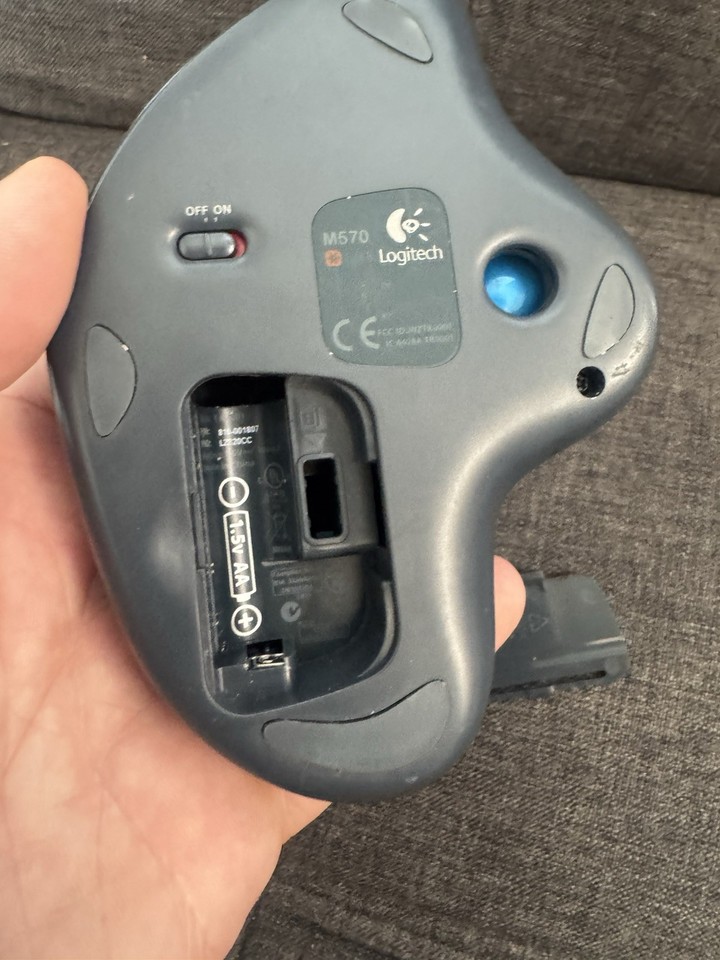 Logitech M570 Wireless Trackball Right Hand Mouse Ergonomic No Dongle ...