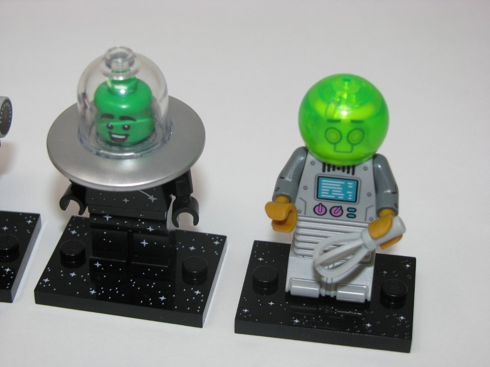 LEGO Minifigures Series 26 Flying Saucer Costume Robot Butler M-Tron ...