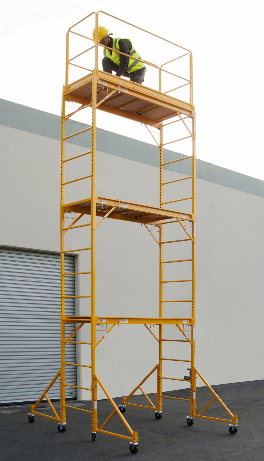 18 Foot Scaffold Tower 1000 lbs capacity And 36" Adjustable Outriggers ...