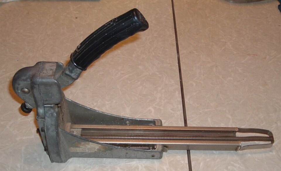 vtg. international staple & machine co. hand boxer stapling machine ...