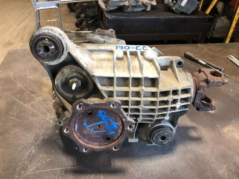2000-2004 Chevy Tahoe Front Axle Differential Carrier 3.73 Ratio Opt ...