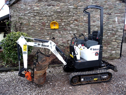 BOBCAT E10z MICRO DIGGER, MINI DIGGER, EXCAVATOR, 4 buckets & hitch ...