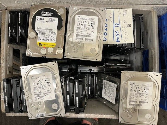 Close to 750 SAS Drives 1TB - 8TB 3.5" FOR Serves data centers X477A-R6 ...