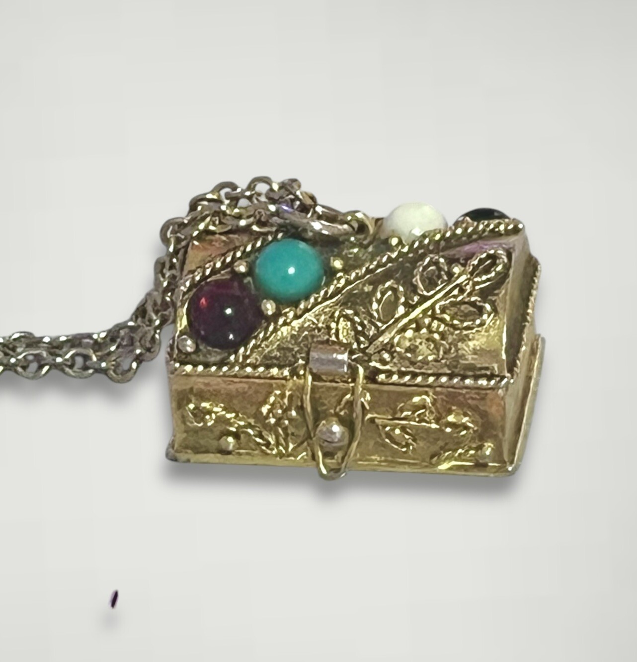 Vintage Avon "Queens Ransom" Treasure Chest Pill Box … - Gem