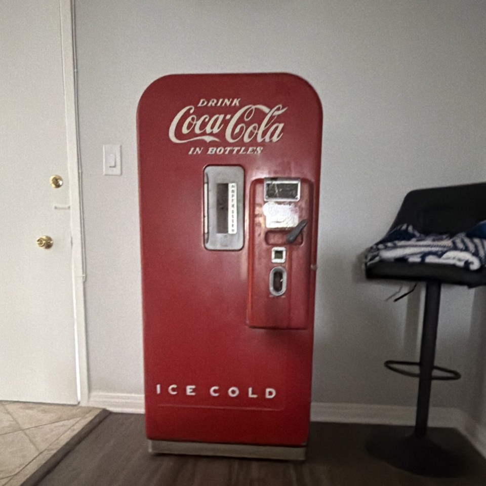 Coca-Cola Vintage Red Ice Cold Soda Bottle Vending Machine Classic ...