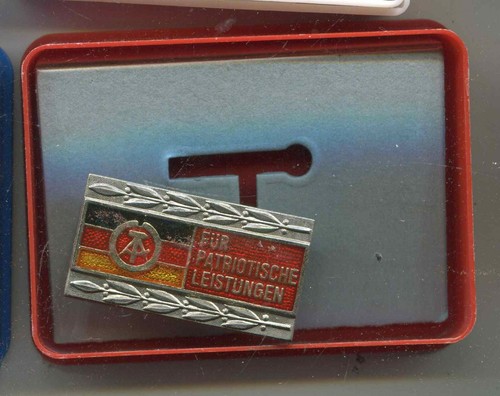 DDR Nationale Front Für patriotische Leistungen Buntmetall silber mit ...
