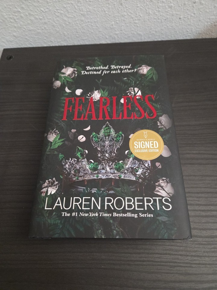 Lauren Roberts Fearless SIGNED B&N Exclusive Edition Hardback Book ...