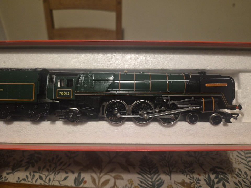 Hornby R552 BR 4-6-2 Class 7P6F Loco 70013 Oliver Cromwell Green, OO ...