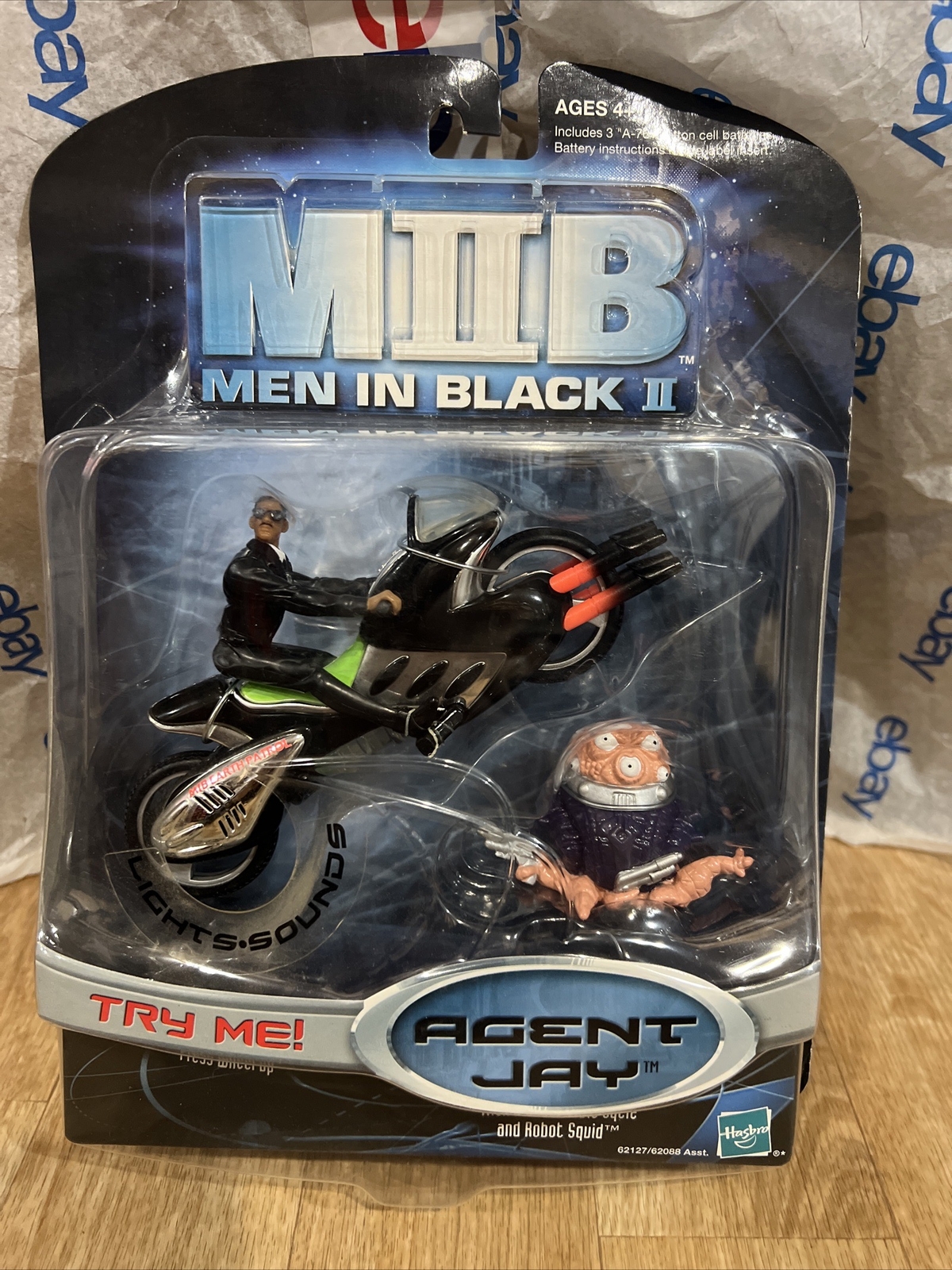 MEN IN BLACK II 2 Agent Jay Cycle Robot Squid and Agent Kay MIB Alien ...