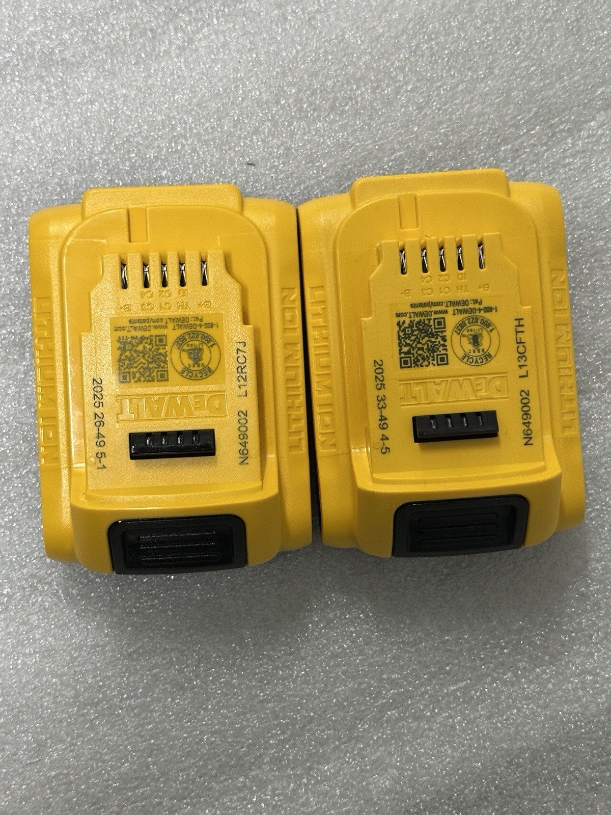 2 BATTERIES BRAND NEW Dewalt 20V VOLT max 2.0 Ah battery DCB203-2 2025 ...