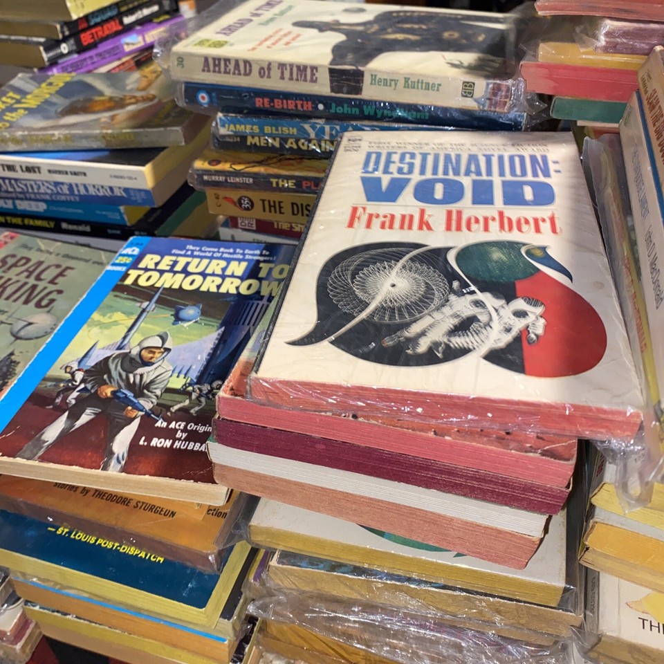 Lot of 10 Vintage Sci-Fi Paperbacks . Space Ships! Aliens! GGA! 50s-80s ...