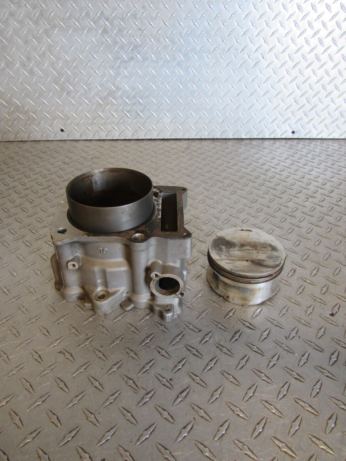 2005 05 YAMAHA YFM660R YFM 660R 660 RAPTOR NICHE ENGINE CYLINDER JUG ...