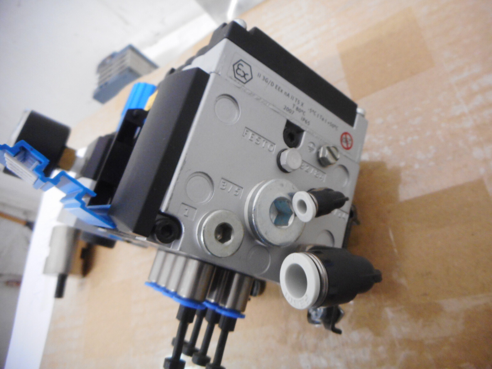 FESTO 4 off SOLENOIDS - CPV AS-i INTERFACE + Regulator -- CPV10-GE-ASI ...