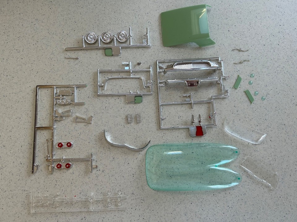 MONOGRAM 1/24 SCALE '58 THUNDERBIRD PROJECT w/restored MONOGRAM CHASSIS ...