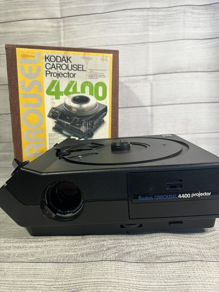 Kodak Carousel 4400 Slide Projector w/ Remote - Powers On! | eBay