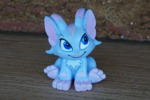 Neopets Striped Acara Figure 1.5" Collector PVC 2008 Jakks Pacific Blue ...