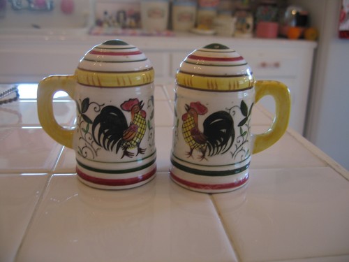 Nice Vintage Ucagco PY Rooster And Roses Salt And Pepper Shaker Set | eBay