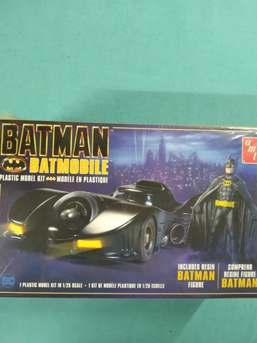 Batman Batmobile AMT Plastic Model Kit w/ Resin Batman Figure 1:25 DC ...