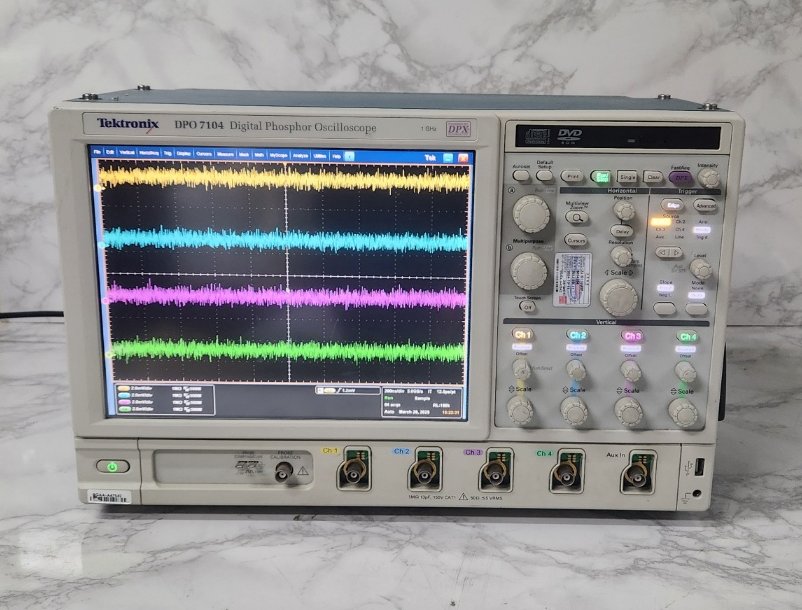 Tektronix DPO7104 1 GHz 4 Channel Digital Phosphor Oscilloscope for ...