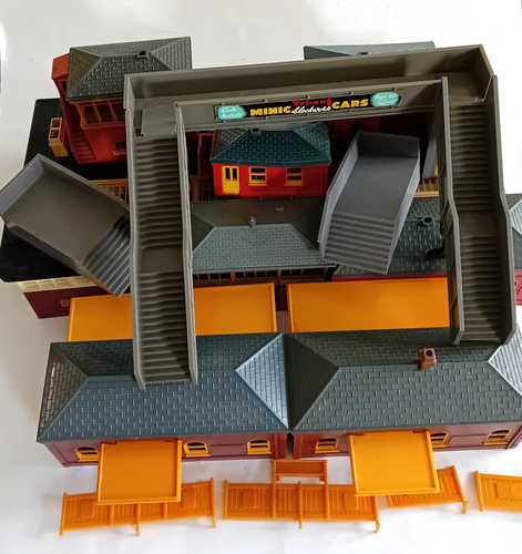 TRI-ANG : OO GAUGE : JOB LOT OF VARIOUS STATION BUILDINGS & A ...