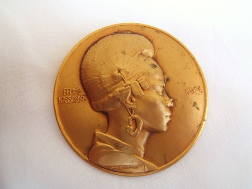 Broche Émile Monier exposition Coloniale Paris 1931 Femme KASSONKE ...
