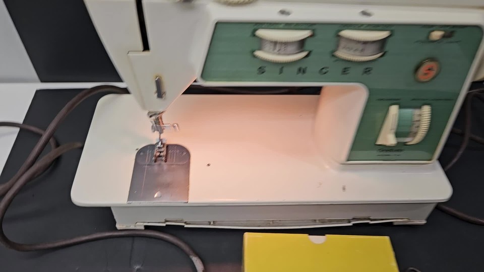 Vintage Singer GRADUATE Model 714 Serie 700 Sewing Machine & manual ...