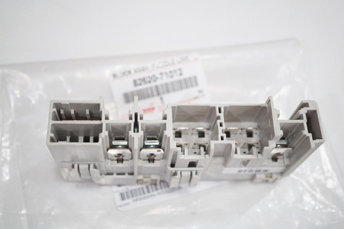 BLOCK ASSY FUSIBLE LINK 82620-71012 TOYOTA | eBay