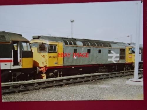 PHOTO BR CLASS 26 DIESEL LOCO NO 26025 AT MILLERHILL 1984 | eBay