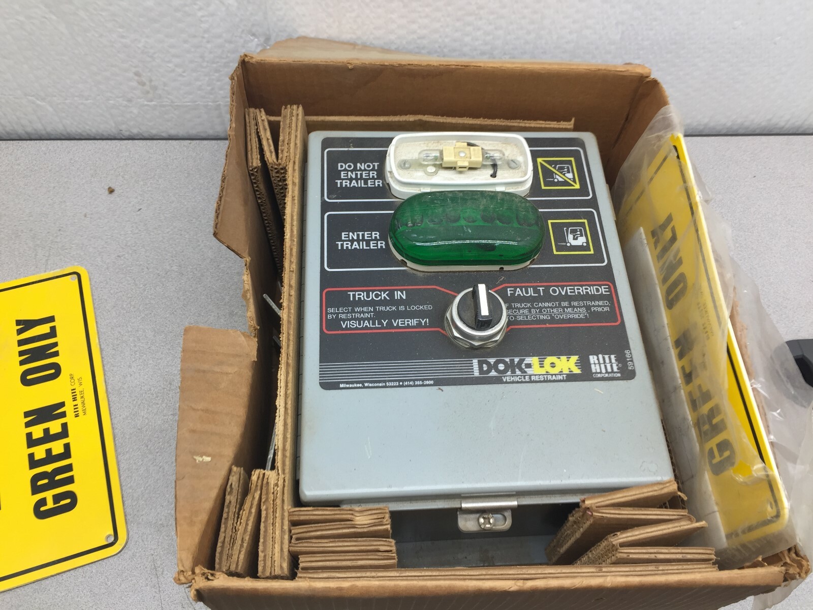 NEW IN BOX RITE HITE 120VAC INSIDE COMMON LITE CONTROL BOX MDL-65 | eBay