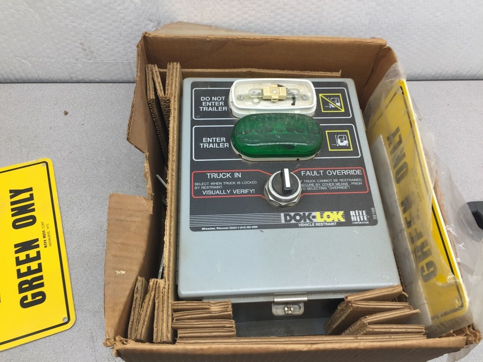 NEW IN BOX RITE HITE 120VAC INSIDE COMMON LITE CONTROL BOX MDL-65 | eBay