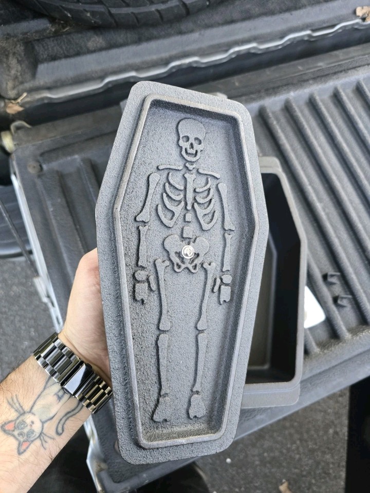 Smith & Clark Cast Iron Skeleton Coffin Casket Loaf Pan Black 1.5Quart ...