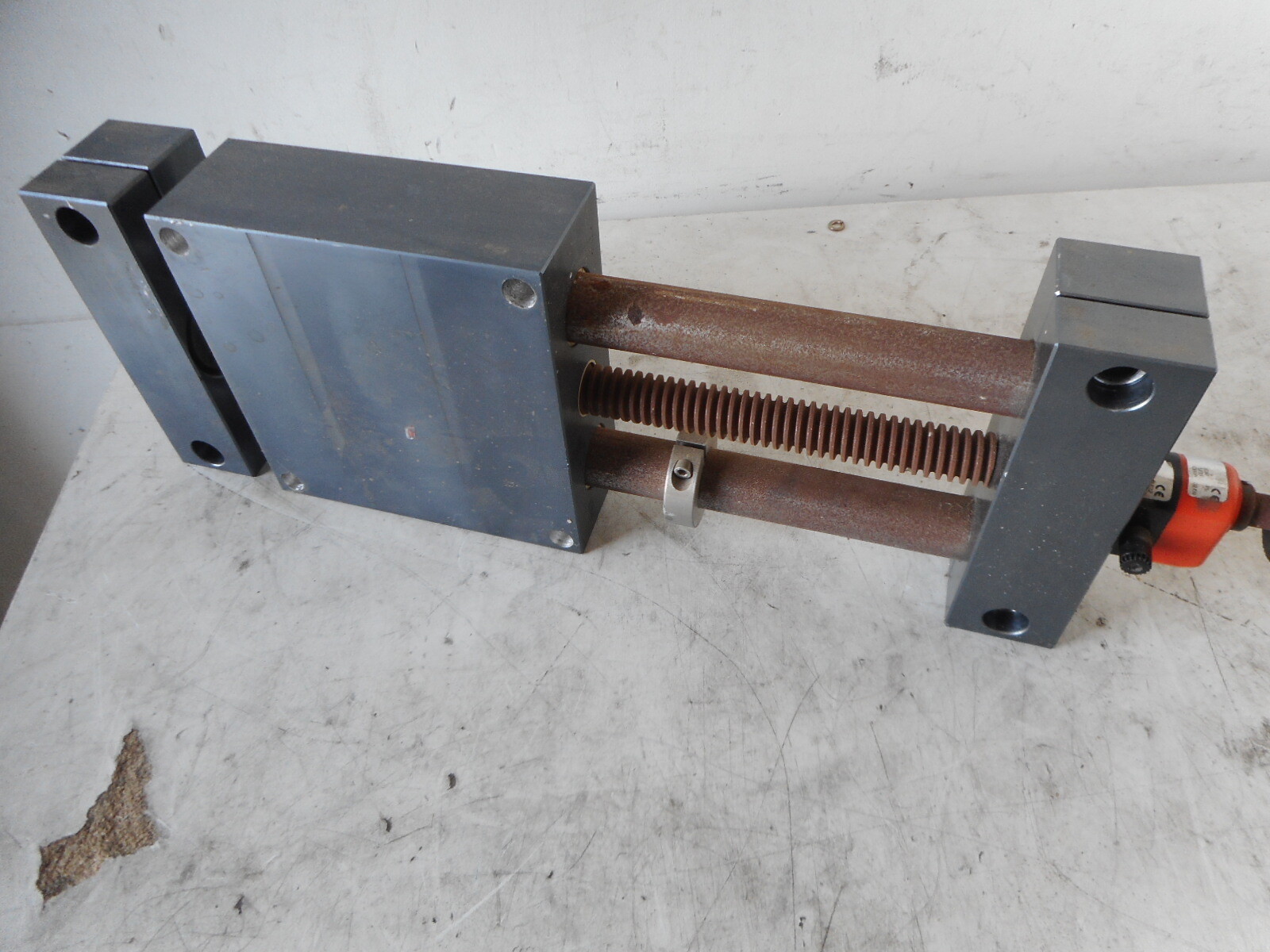 IGUS -- DRY LIN -- LINEAR SLIDE TABLE 190mm stroke -- 30mm shafts | eBay