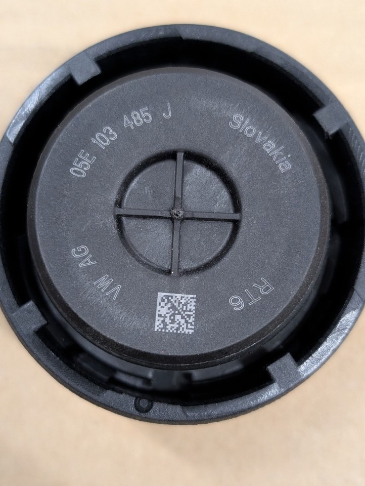 (009) VW SEAT SKODA GENUINE 1.5 PETROL OIL FILLER CAP 05E103485J | eBay UK